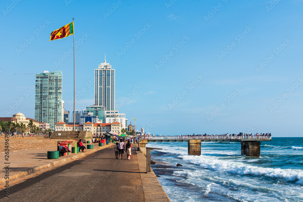Poster Galle Face Green beach and waterfront park in Colombo, capital ...
