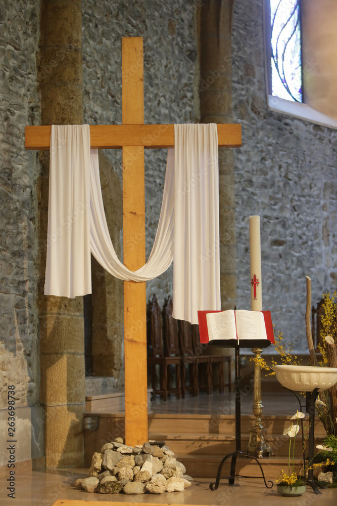 Croix. Linceul. Semaine Sainte. Eglise Saint-Jean-Baptiste. Megève ...