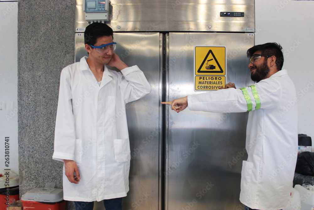 seguridad en el laboratorio/safety in the laboratory Stock Photo ...