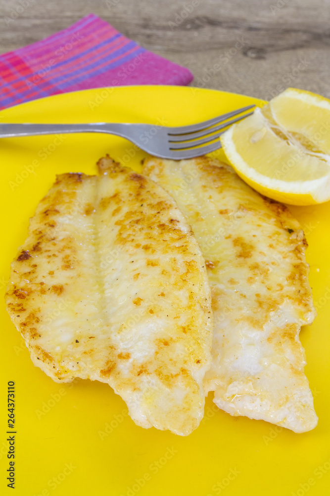 filet de poisson meunière Stock Photo | Adobe Stock