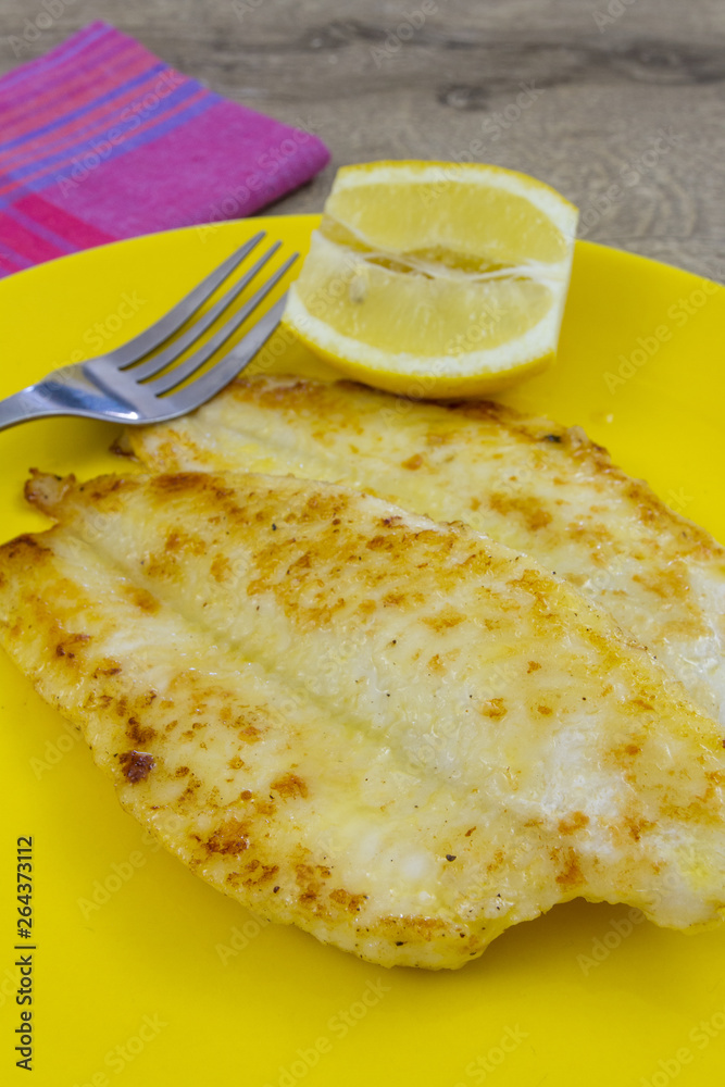 filet de poisson meunière Stock Photo | Adobe Stock