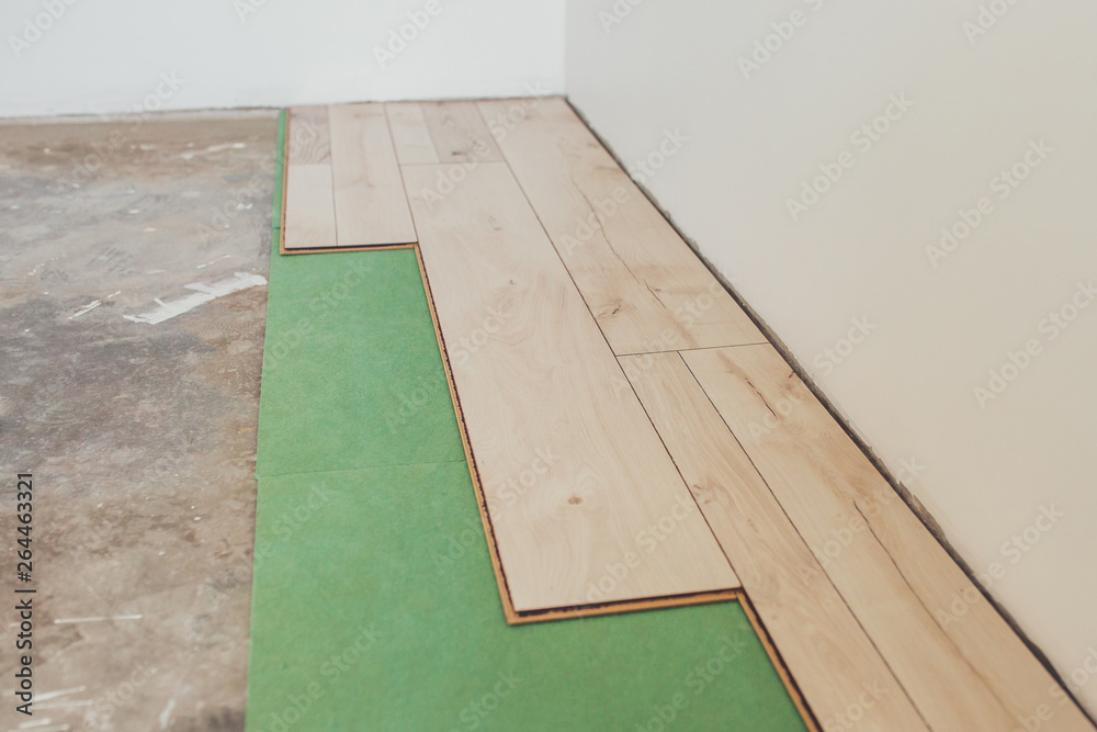 How to lay laminate - installation of a floating floor - lock ...
