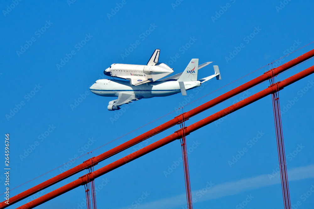 Endeavour Space Shuttle flying piggyback on modified Boeing 747 flying ...