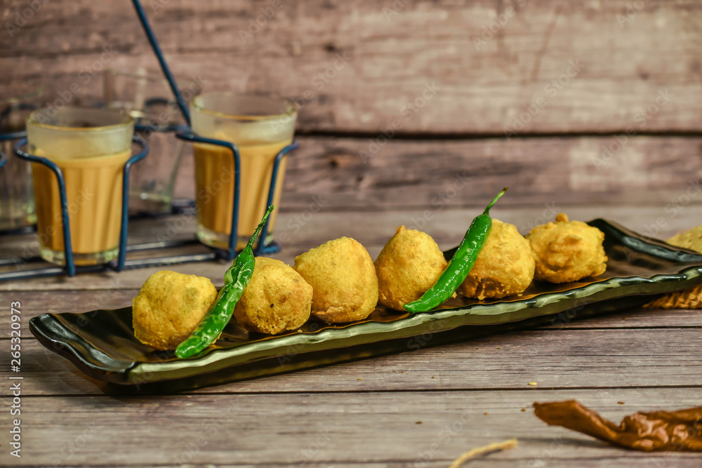 Foto de Potato Wada, Batata Vada a popular vegetarian fast food in ...