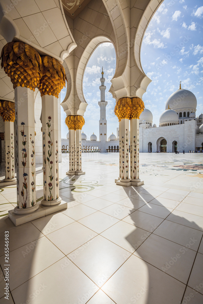Ornate columns of Sheikh Zayed Grand Mosque, Abu Dhabi, United Arab ...