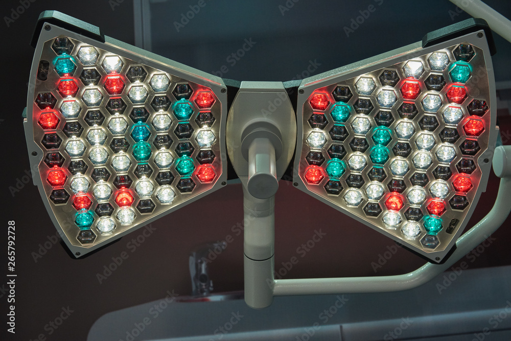 Large shadowless lamp for examining objects in different color ranges ...