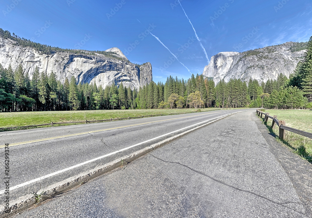 Waterfalls, mountains and lakes in Yosemite National Park, California ...