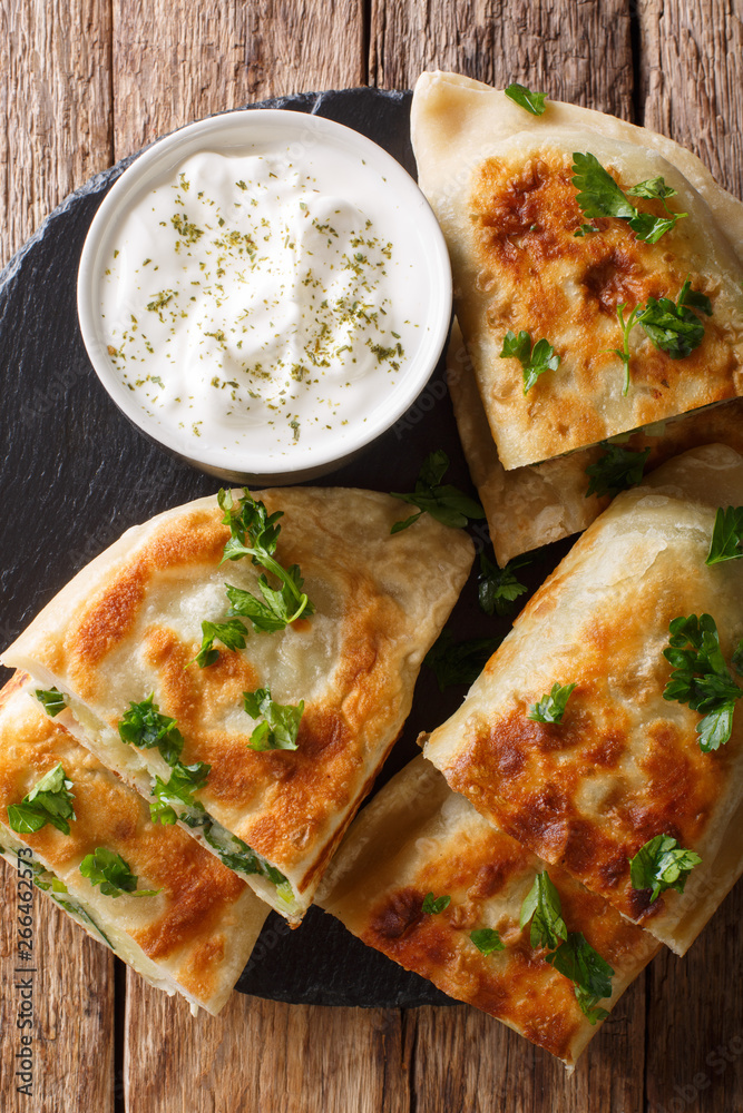 Foto de Bolani is a traditional Afghani flatbread stuffed and baked ...