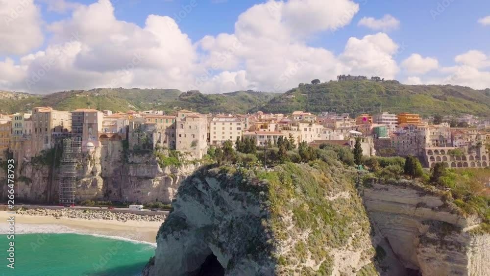 Tropea, città in Calabria. Meta di turismo estivo per la sua costa ...
