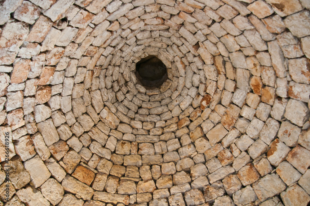 Il tetto di un trullo di Alberobello, Puglia, Italia. Vista da dentro ...