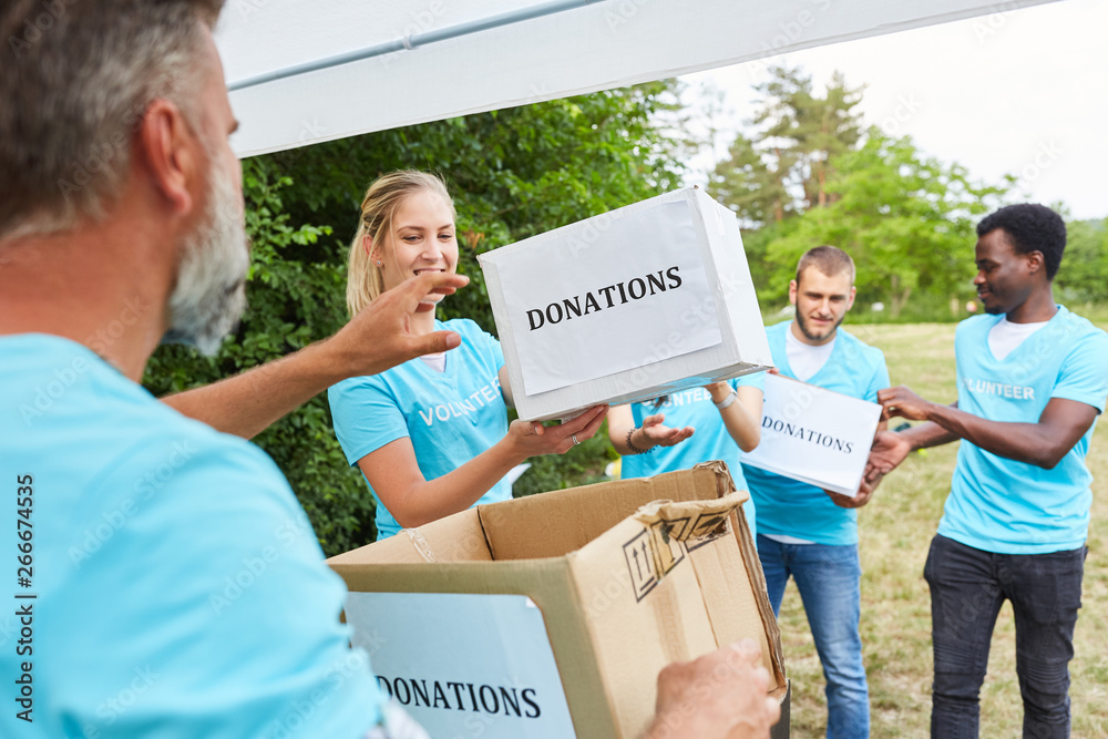Freiwillige im Ehrenamt sammeln Spenden für Verein Stock Photo | Adobe ...