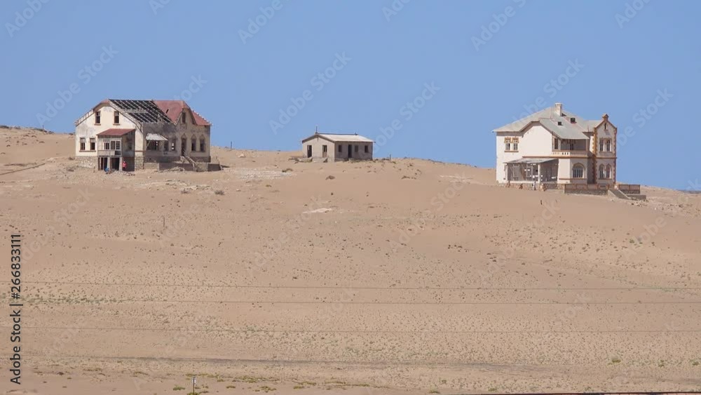 Vidéo Stock Exterior establishing shot of abandoned buildings in the ...