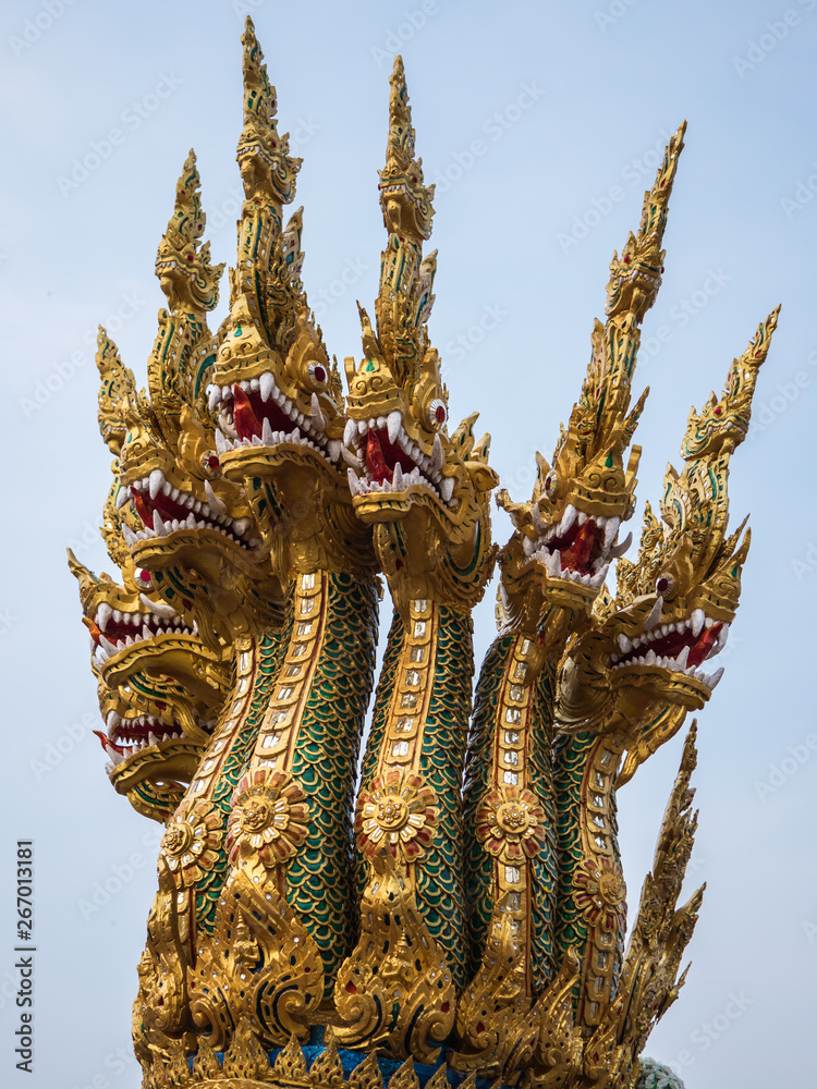 Foto de Seven king of naga heads on traditional Royal boat do Stock ...
