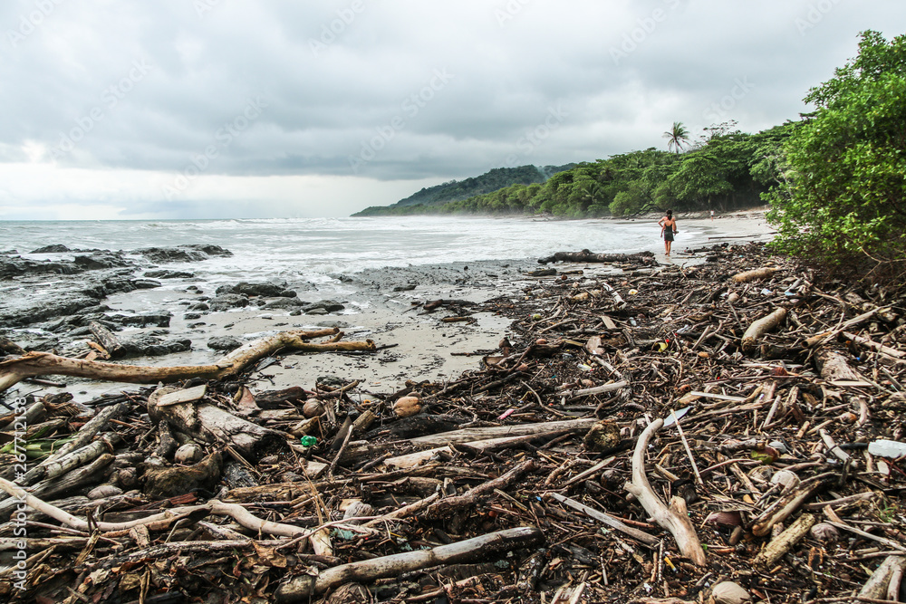 Foto de Pollution sur une plage du Costa Rica après de grosse pluies ...