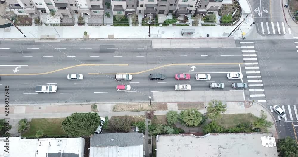 Traffic stops at a red light intersection off a boulevard in Los ...