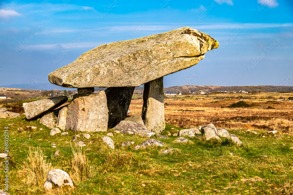 Stockfoto The Kilclooney Dolmen is neolithic monument dating back to ...