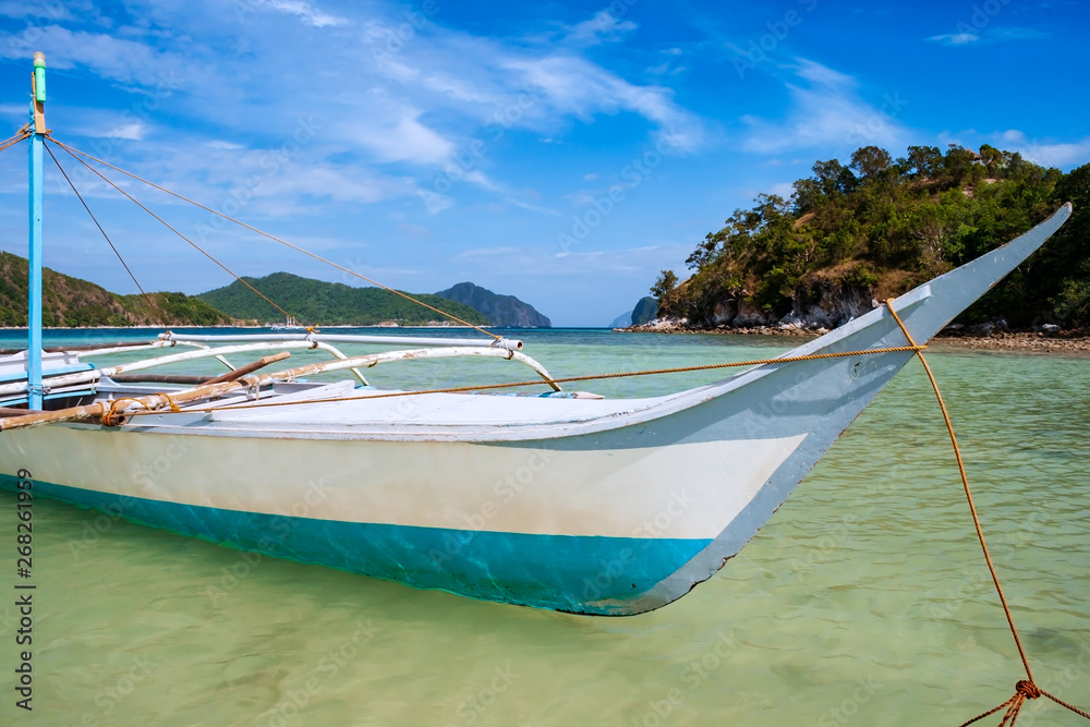 Traditional filipino banca boat in clear waters on a beach of Vigan ...