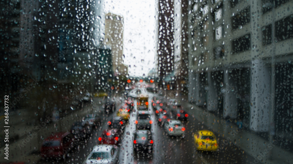 Foto de Rainy City Traffic 2 do Stock | Adobe Stock