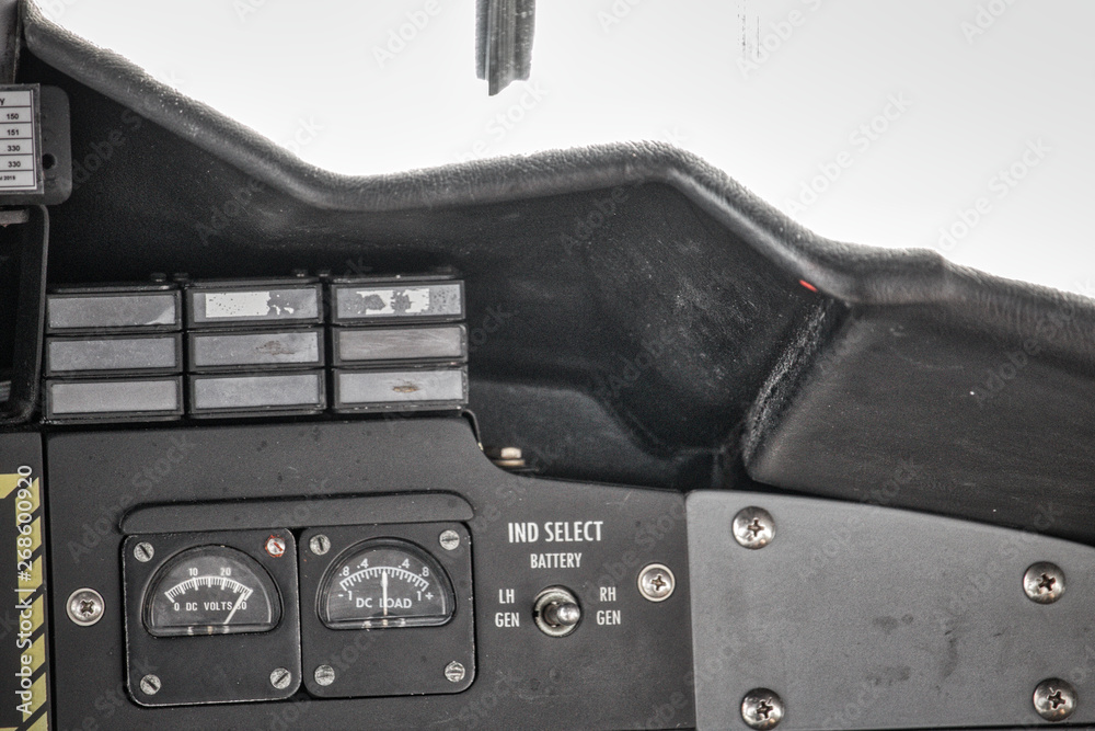 Auf diesem einzigartigen Foto können Sie das Cockpit in einem ...