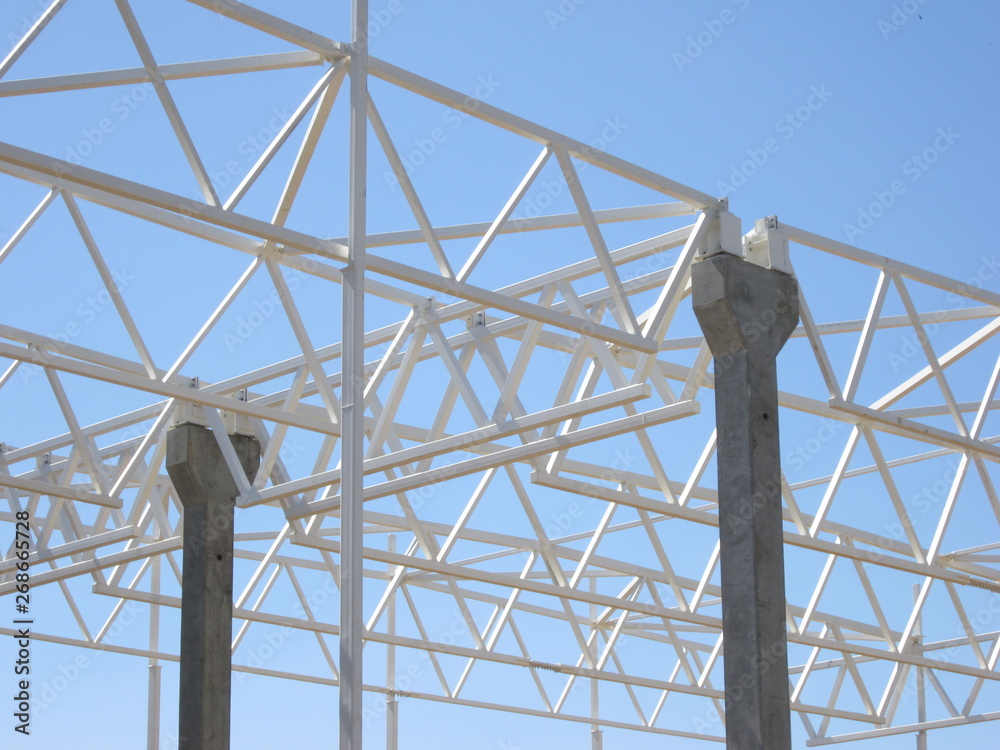 installation of the building body of their panels and metal trusses ...
