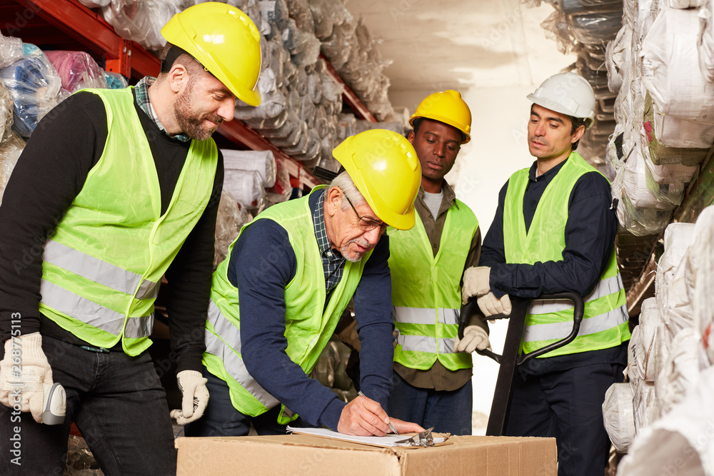 Logistik Team und Kommissionierer im Lager Stock Photo | Adobe Stock