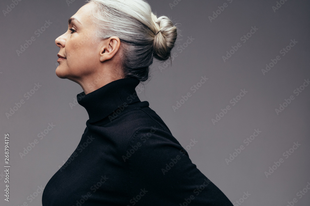 Senior woman with hair bun Stock 写真 | Adobe Stock