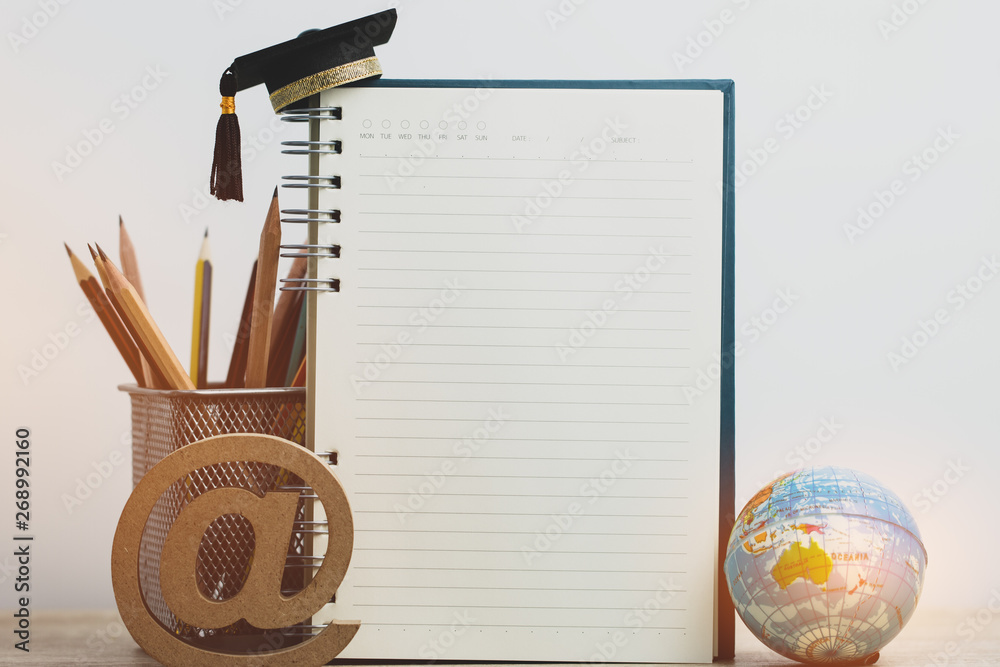 Foto Stock Empty notebook mockup for your image text with pencils ...