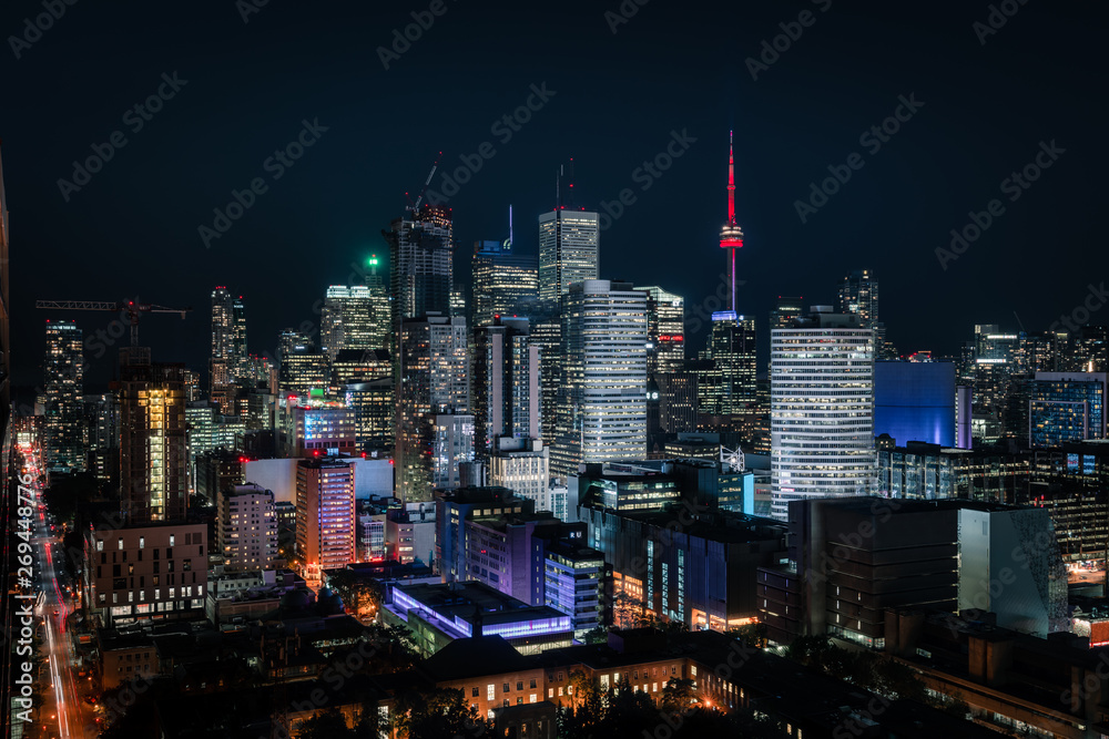 Foto de Entire futuristic city skyline view of downtown Toronto Canada ...