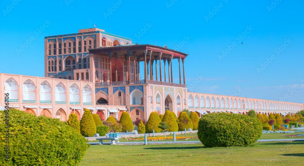 Shah (Imam) Mosque (Jameh Abbasi Mosque), Imam mosque - Ali Qapu Palace ...