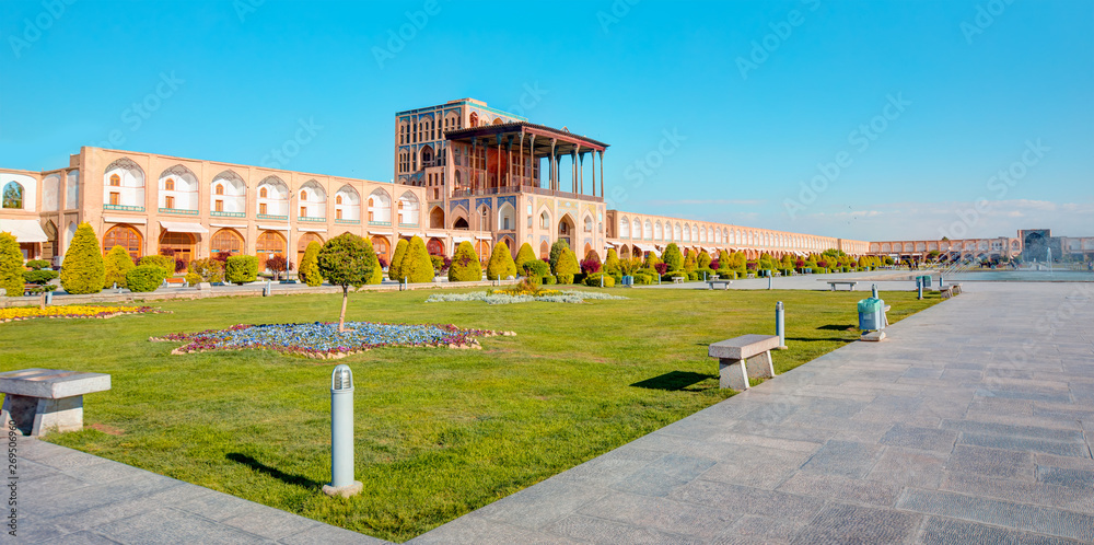 Shah (Imam) Mosque (Jameh Abbasi Mosque), Imam mosque - Ali Qapu Palace ...