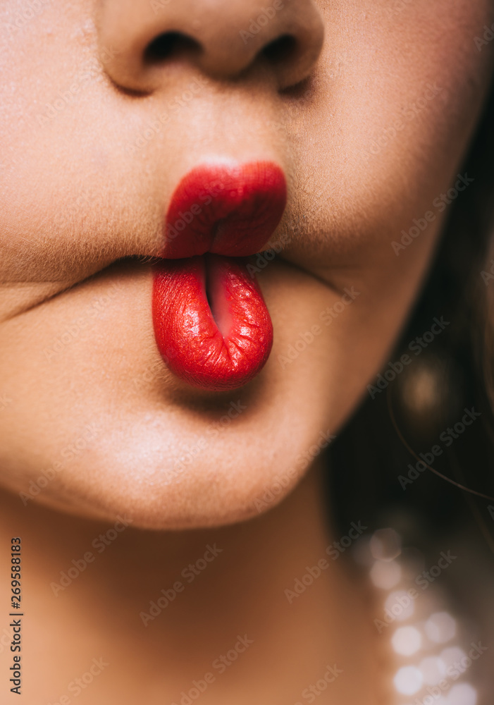 Fish gaping. Funny fish lips. Red lips. Glossy lip makeup. Visage ...