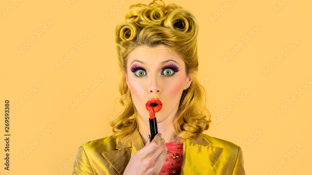 Foto de Pin-up woman applying lipstick. Retro blond model with curly ...