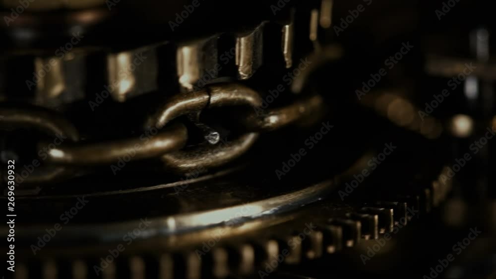 Vidéo Stock mechanism with rotating gears and a chain, similar to the ...