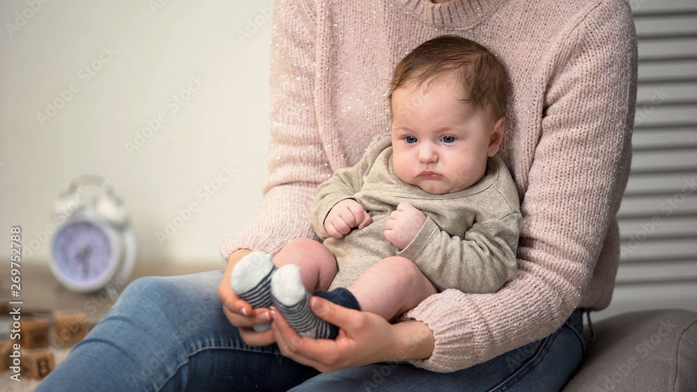 Mom massaging babys feet, method for calming fussy newborn, flatfoot ...