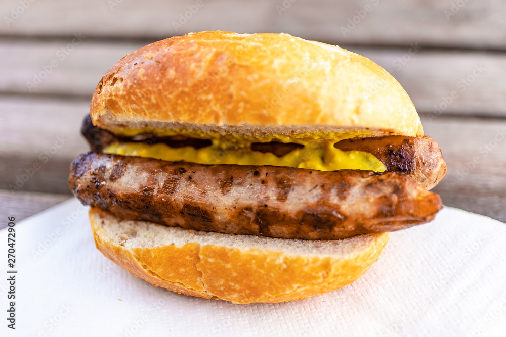 Semmel mit Nürnberger Bratwurst und Senf Stock Photo | Adobe Stock