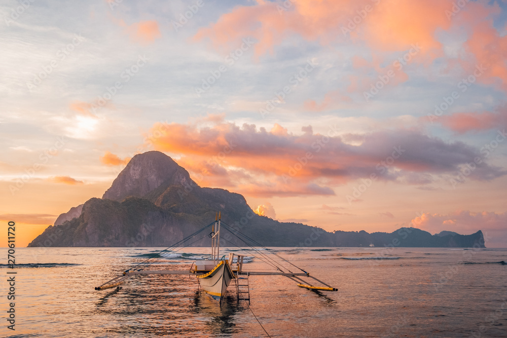 El Nido beautiful idyllic sunset view in Palawan island, Philippines ...