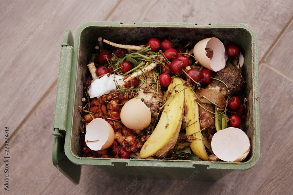 compostage de restes alimentaires de fruits et légumes Stock Photo ...