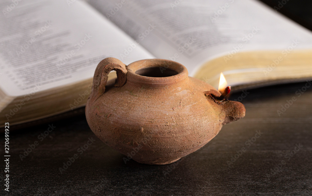 Foto de Lit Ancient Oil Lamp with an Open Bible Thy Word is a Lamp Unto ...