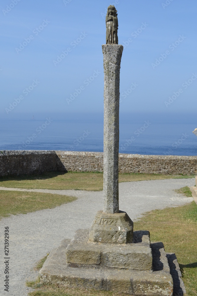 chapelle de la Pointe du Van, chapelle Saint-They au bord des falaises ...
