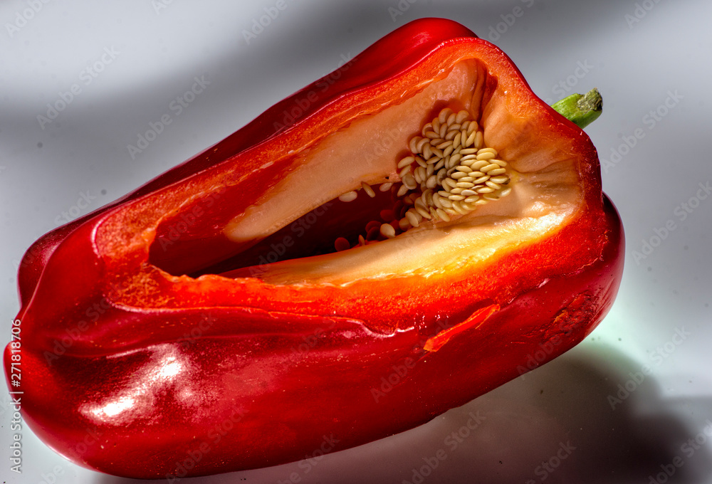 morron rojo para rellenar en fondo blanco Stock Photo | Adobe Stock