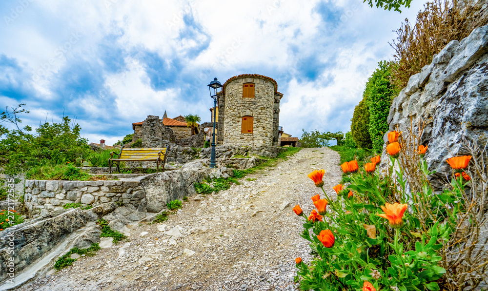 Hum, Istrien,Kroatien "Kleinste Stadt der Welt"mit 30 Einwohnern" Stock ...