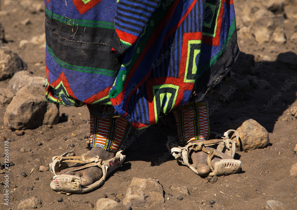 Issa tribe woman with goat skin shoes, Afar region, Yangudi rassa ...