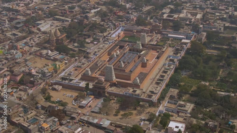 Vrindavan, city of 5000 temples. India, 4k aerial vídeo do Stock ...