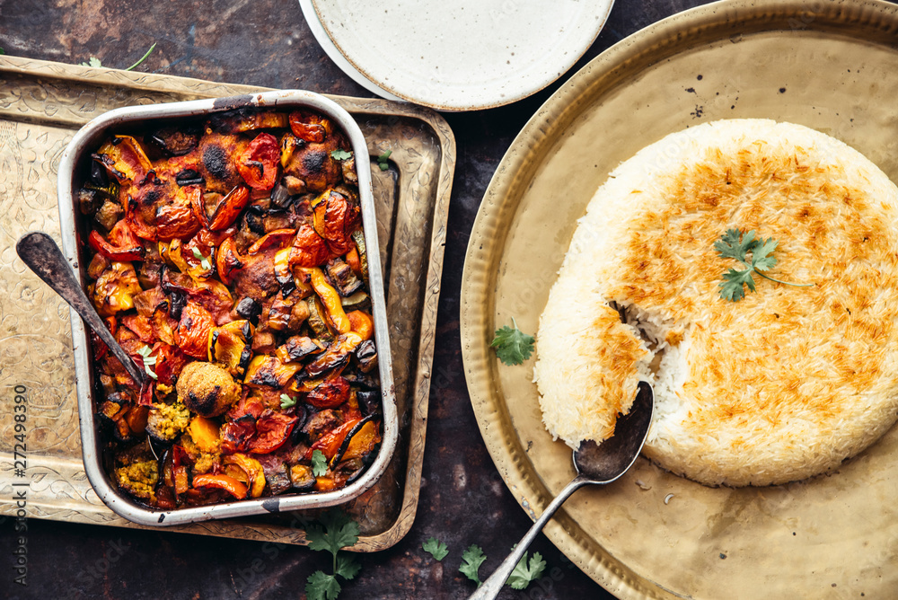 Food: Kateh, persian fried rice with tamarind vegetable stew foto de ...