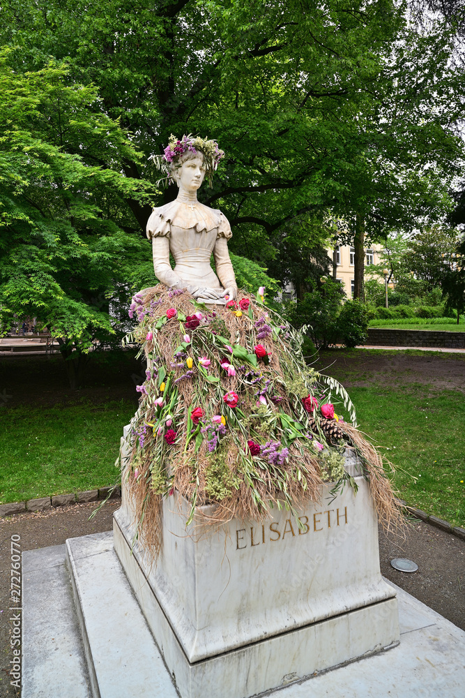Denkmal der Kaiserin Sissi in Meran Stock Photo | Adobe Stock