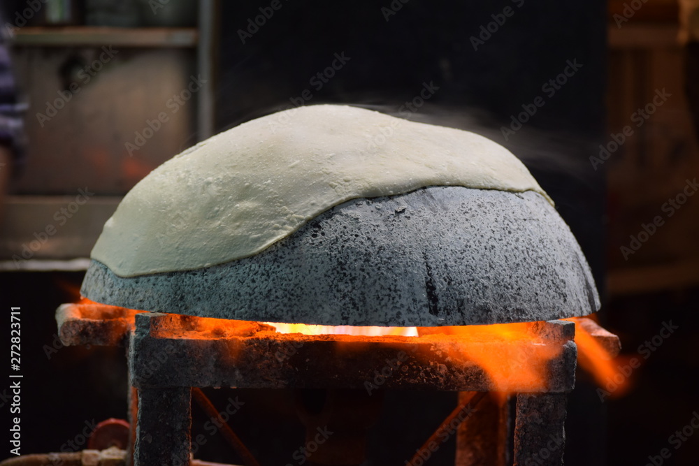 Preparing tandoori roti on tawa in a traditional way Stock Photo ...