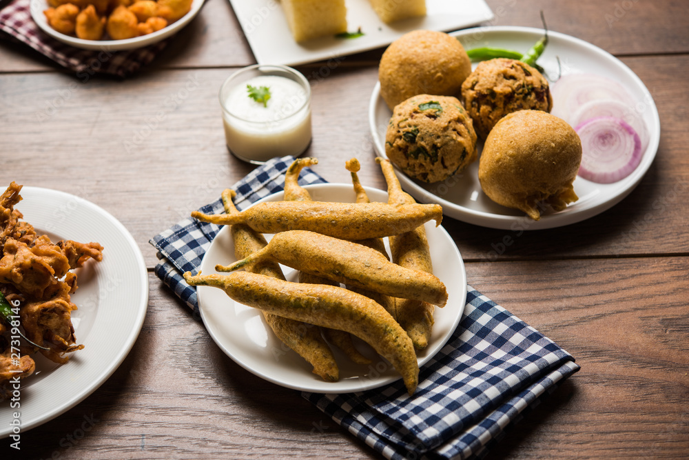 Indian Tea time snacks in group includes Veg Samosa, Kachori/kachaudi ...