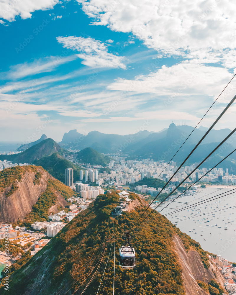 Rio de Janeiro e a beleza do Bondinho do Pão de Açúcar Stock Photo ...