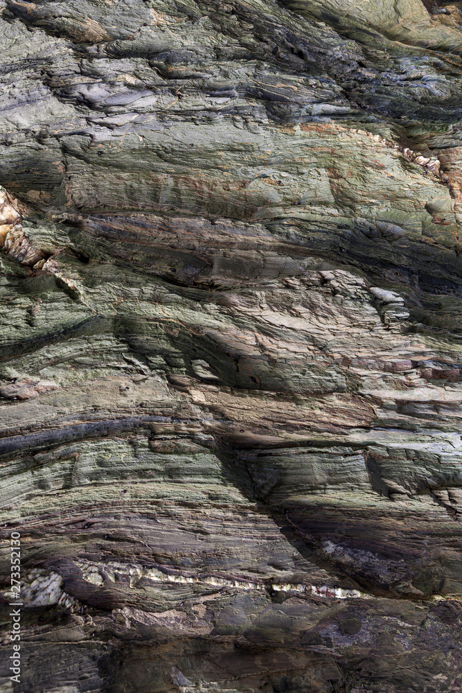 Textura da superfície da rocha natural, onde se podem ver as camadas de ...