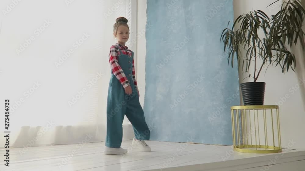 showing walk kids model. showing walk kids model. pretty little girl ...